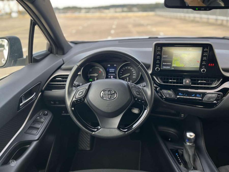 Серый Тойота C-HR 2022 в Вильнюс, объемом двигателя 1.80 л и пробегом 74 тыс. км за 20500 €, фото 23 на AUTOMOTO.COM.LV