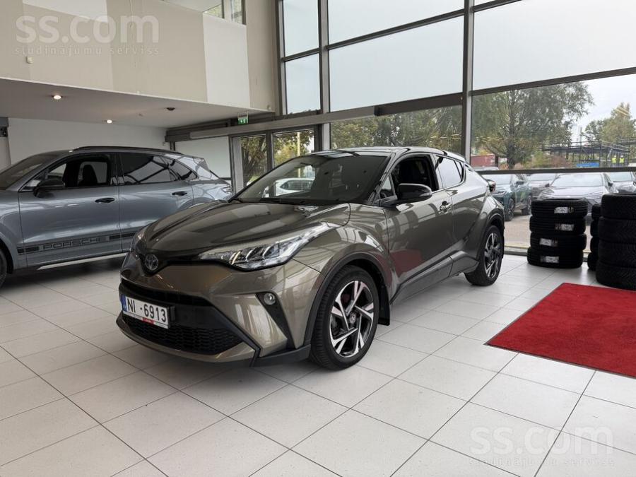 Серый Тойота C-HR 2022 в Рига, объемом двигателя 2.00 л и пробегом 75 тыс. км за 24500 €, фото 1 на AUTOMOTO.COM.LV