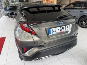 Серый Тойота C-HR 2022 в Рига, объемом двигателя 2.00 л и пробегом 75 тыс. км за 24500 €, фото 6 на AUTOMOTO.COM.LV