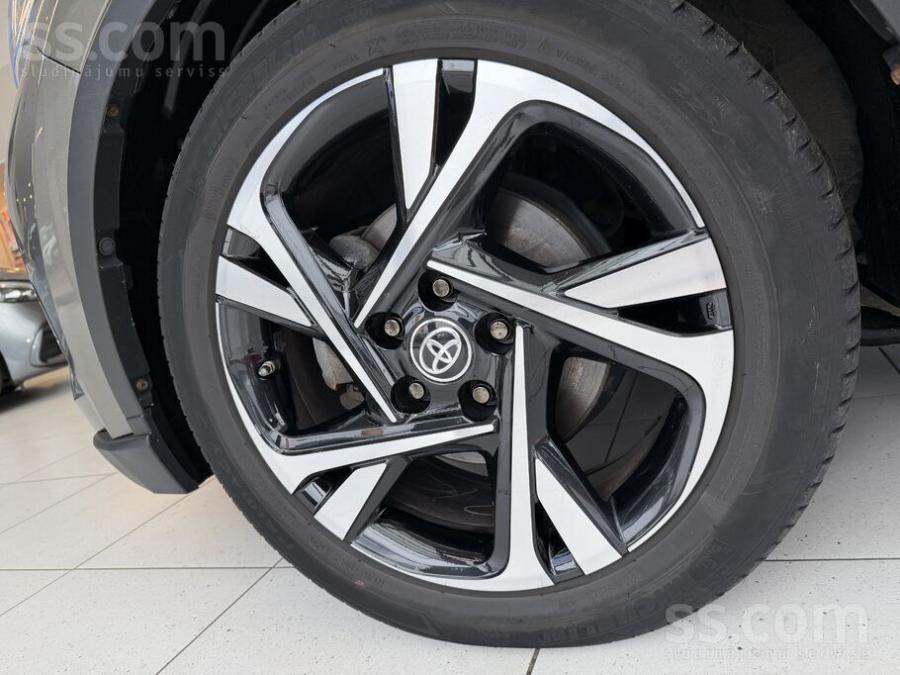 Серый Тойота C-HR 2022 в Рига, объемом двигателя 2.00 л и пробегом 75 тыс. км за 24500 €, фото 8 на AUTOMOTO.COM.LV