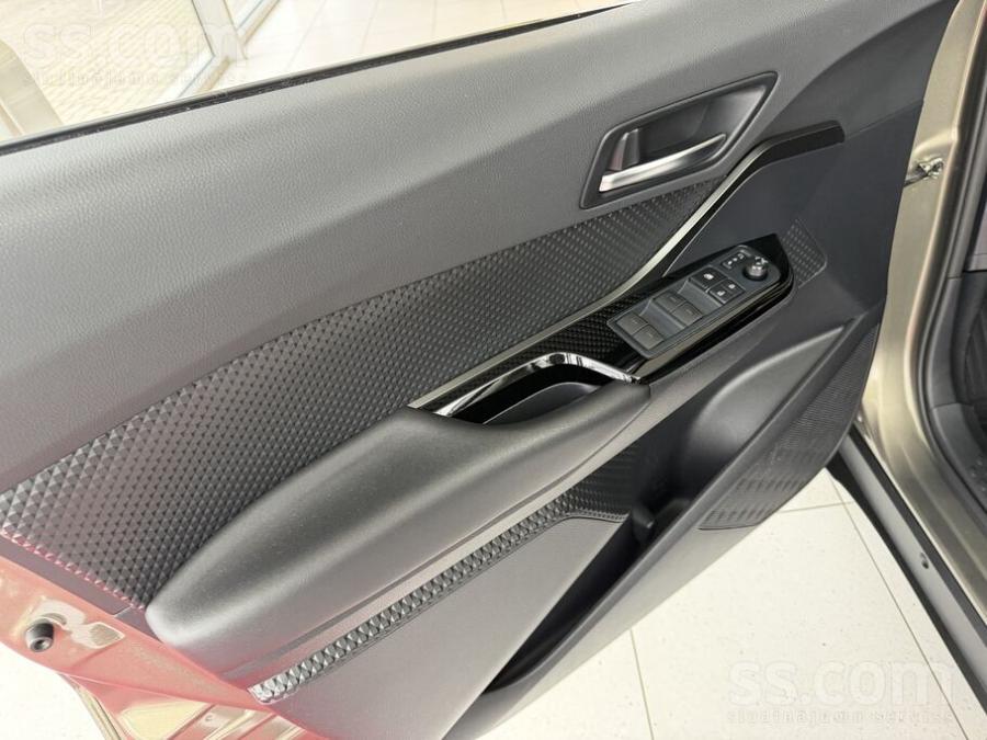 Серый Тойота C-HR 2022 в Рига, объемом двигателя 2.00 л и пробегом 75 тыс. км за 24500 €, фото 11 на AUTOMOTO.COM.LV