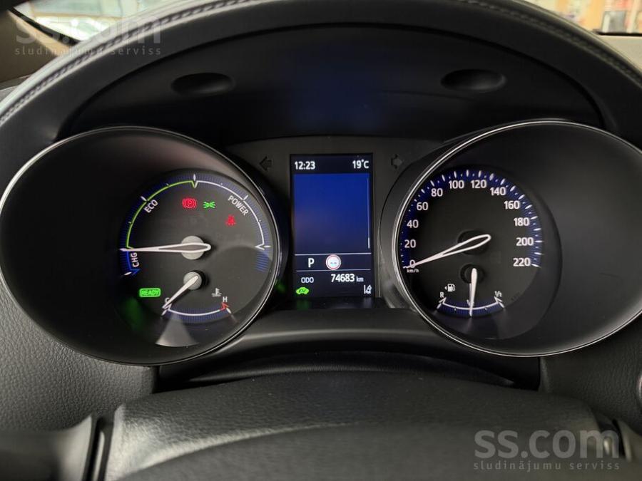 Серый Тойота C-HR 2022 в Рига, объемом двигателя 2.00 л и пробегом 75 тыс. км за 24500 €, фото 15 на AUTOMOTO.COM.LV