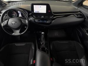 Серый Тойота C-HR 2022 в Рига, объемом двигателя 2.00 л и пробегом 75 тыс. км за 24500 €, фото 16 на AUTOMOTO.COM.LV