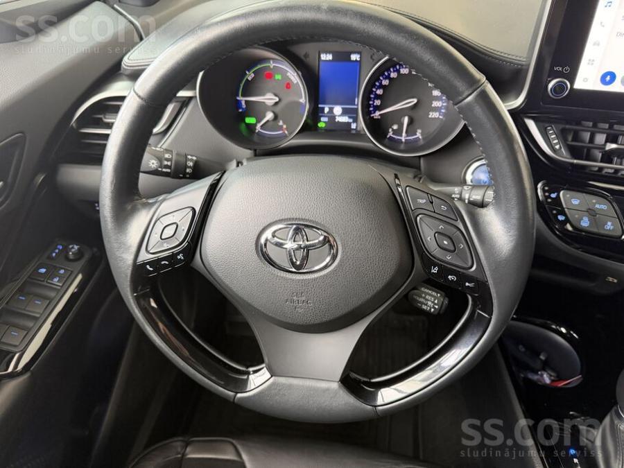 Серый Тойота C-HR 2022 в Рига, объемом двигателя 2.00 л и пробегом 75 тыс. км за 24500 €, фото 17 на AUTOMOTO.COM.LV