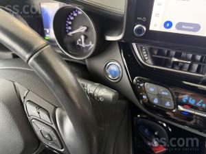 Серый Тойота C-HR 2022 в Рига, объемом двигателя 2.00 л и пробегом 75 тыс. км за 24500 €, фото 20 на AUTOMOTO.COM.LV