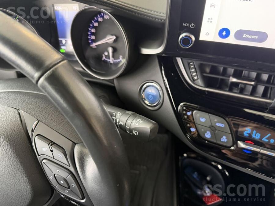 Серый Тойота C-HR 2022 в Рига, объемом двигателя 2.00 л и пробегом 75 тыс. км за 24500 €, фото 20 на AUTOMOTO.COM.LV
