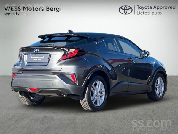 Grey Toyota C-HR 2022 in Riga, with an engine capacity of 1.80 L and mileage of 49 thousand km for 21490 €, photo 3 on AUTOMOTO.COM.LV
