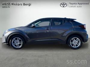 Серый Тойота C-HR 2022 в Рига, объемом двигателя 1.80 л и пробегом 49 тыс. км за 21490 €, фото 4 на AUTOMOTO.COM.LV