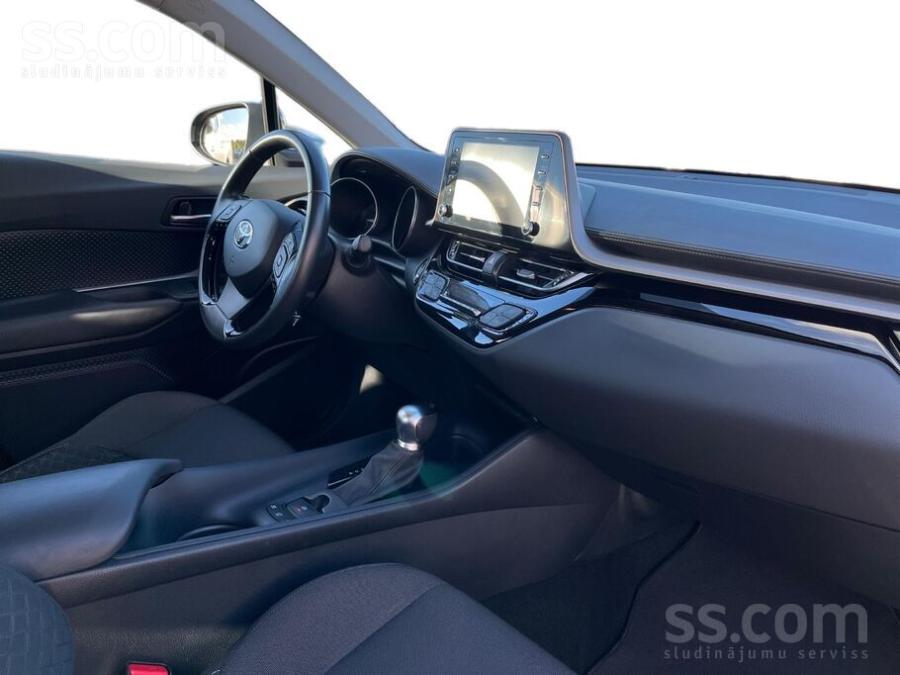 Серый Тойота C-HR 2022 в Рига, объемом двигателя 1.80 л и пробегом 49 тыс. км за 21490 €, фото 7 на AUTOMOTO.COM.LV