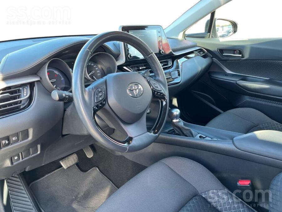 Серый Тойота C-HR 2022 в Рига, объемом двигателя 1.80 л и пробегом 49 тыс. км за 21490 €, фото 12 на AUTOMOTO.COM.LV