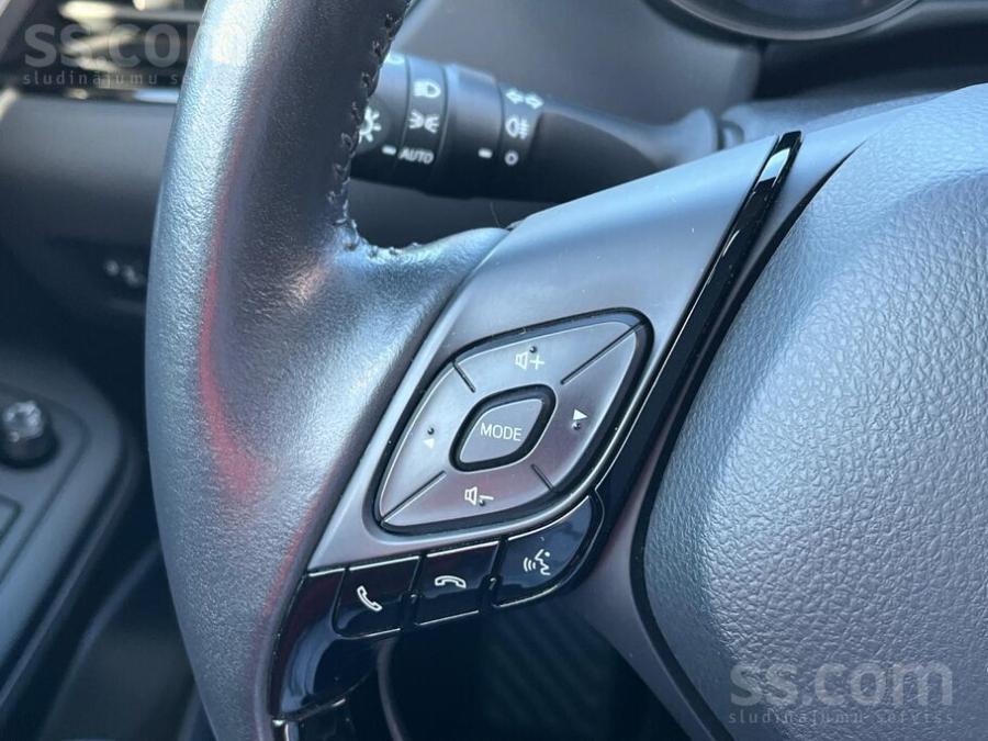 Серый Тойота C-HR 2022 в Рига, объемом двигателя 1.80 л и пробегом 49 тыс. км за 21490 €, фото 17 на AUTOMOTO.COM.LV