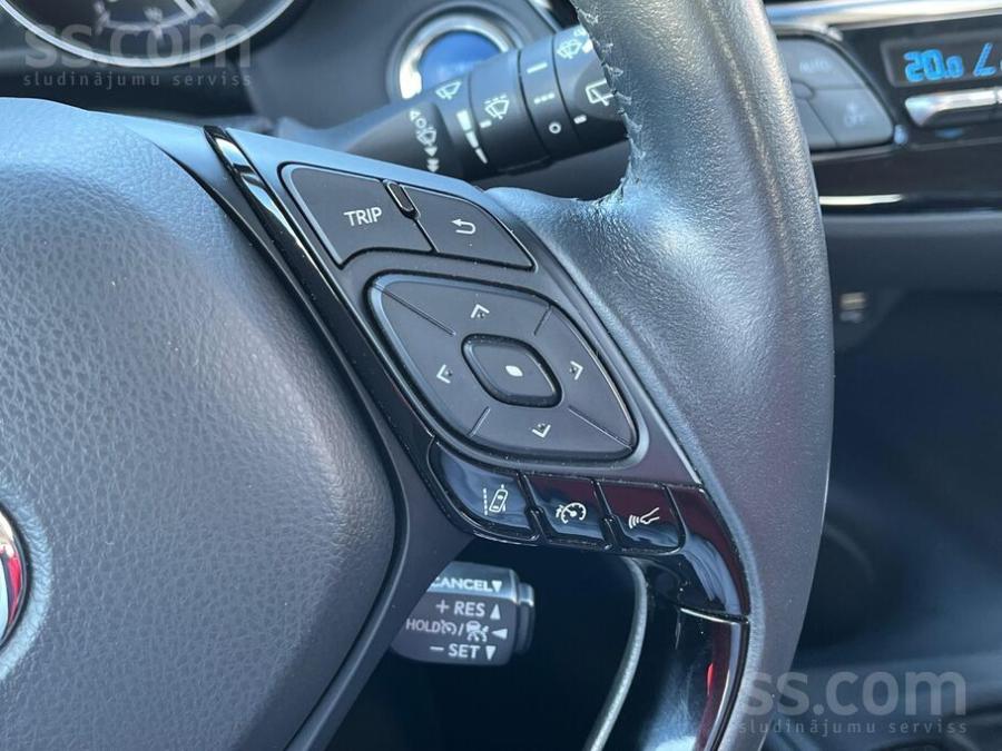 Серый Тойота C-HR 2022 в Рига, объемом двигателя 1.80 л и пробегом 49 тыс. км за 21490 €, фото 18 на AUTOMOTO.COM.LV