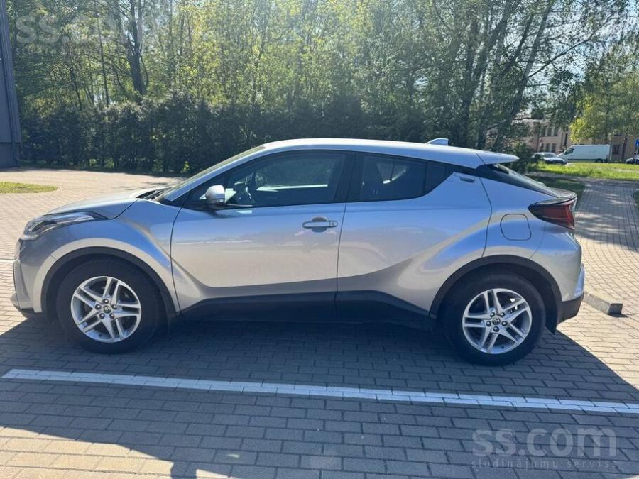 Pelēks Toyota C-HR 2023 Rīga, ar dzinēja tilpumu 1.80 L un nobraukumu 59 tūkst. km par 23450 €, foto 5 vietnē AUTOMOTO.COM.LV