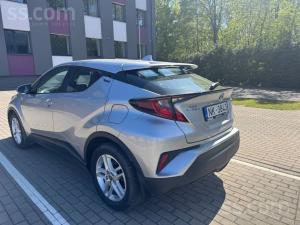 Pelēks Toyota C-HR 2023 Rīga, ar dzinēja tilpumu 1.80 L un nobraukumu 59 tūkst. km par 23450 €, foto 6 vietnē AUTOMOTO.COM.LV