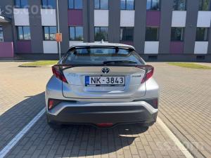Pelēks Toyota C-HR 2023 Rīga, ar dzinēja tilpumu 1.80 L un nobraukumu 59 tūkst. km par 23450 €, foto 7 vietnē AUTOMOTO.COM.LV