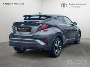 Grey Toyota C-HR 2023 in Riga, with an engine capacity of 1.80 L and mileage of 34 thousand km for 18000 €, photo 2 on AUTOMOTO.COM.LV