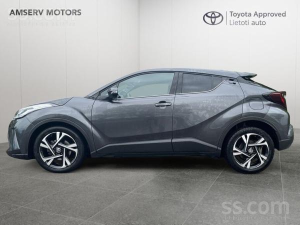 Grey Toyota C-HR 2023 in Riga, with an engine capacity of 1.80 L and mileage of 34 thousand km for 18000 €, photo 3 on AUTOMOTO.COM.LV