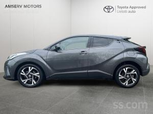 Grey Toyota C-HR 2023 in Riga, with an engine capacity of 1.80 L and mileage of 34 thousand km for 18000 €, photo 3 on AUTOMOTO.COM.LV