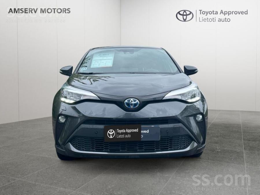 Grey Toyota C-HR 2023 in Riga, with an engine capacity of 1.80 L and mileage of 34 thousand km for 18000 €, photo 5 on AUTOMOTO.COM.LV