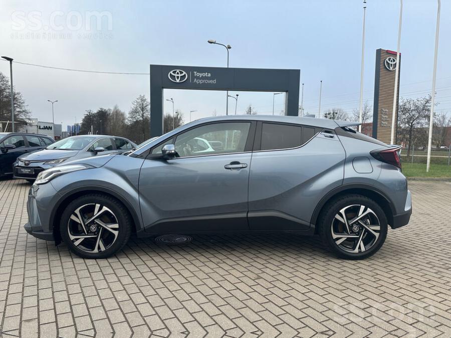 Серый Тойота C-HR 2023 в Лиепая, объемом двигателя 1.80 л и пробегом 50 тыс. км за 23400 €, фото 2 на AUTOMOTO.COM.LV