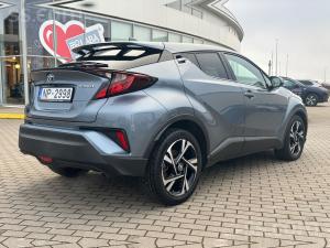 Серый Тойота C-HR 2023 в Лиепая, объемом двигателя 1.80 л и пробегом 50 тыс. км за 23400 €, фото 6 на AUTOMOTO.COM.LV