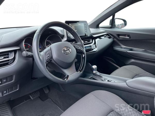 Grey Toyota C-HR 2023 in Riga, with an engine capacity of 1.80 L and mileage of 65 thousand km for 21990 €, photo 10 on AUTOMOTO.COM.LV