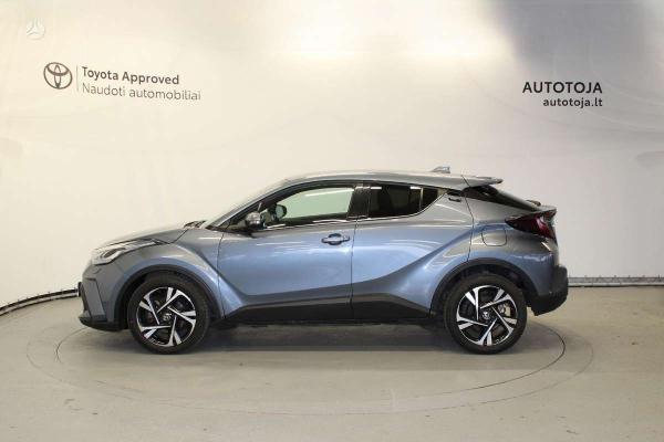 Grey Toyota C-HR 2023 in Kaunas, with an engine capacity of 1.80 L and mileage of 29 thousand km for 25500 €, photo 3 on AUTOMOTO.COM.LV