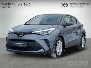 Grey Toyota C-HR 2023 in Riga, with an engine capacity of 1.80 L and mileage of 62 thousand km for 21990 €, photo  on AUTOMOTO.COM.LV