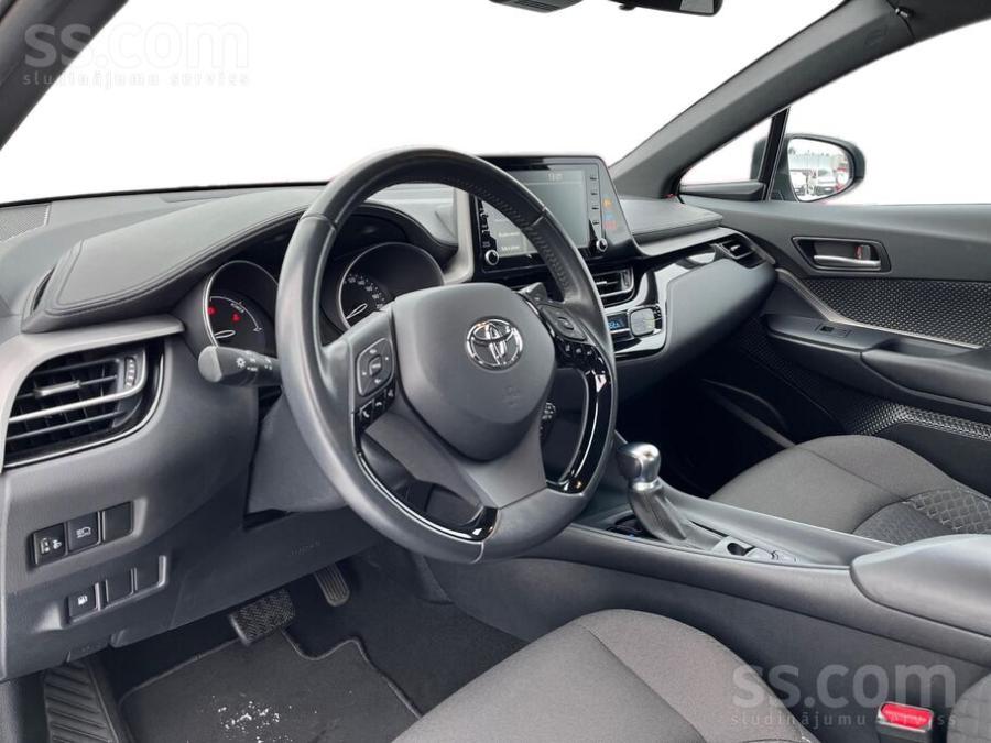 Pelēks Toyota C-HR 2023 Rīga, ar dzinēja tilpumu 1.80 L un nobraukumu 62 tūkst. km par 21990 €, foto 11 vietnē AUTOMOTO.COM.LV