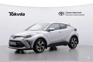 Pelēks Toyota C-HR 2023 Viļņa, ar dzinēja tilpumu 1.80 L un nobraukumu 60 tūkst. km par 22900 €, foto  vietnē AUTOMOTO.COM.LV