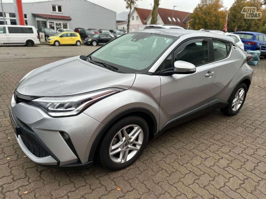 Серый Тойота C-HR 2023 в Каунас, объемом двигателя 1.80 л и пробегом 26 тыс. км за 25825 €, фото 2 на AUTOMOTO.COM.LV