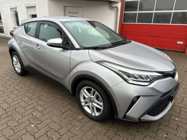 Grey Toyota C-HR 2023 in Kaunas, with an engine capacity of 1.80 L and mileage of 26 thousand km for 25825 €, photo 6 on AUTOMOTO.COM.LV