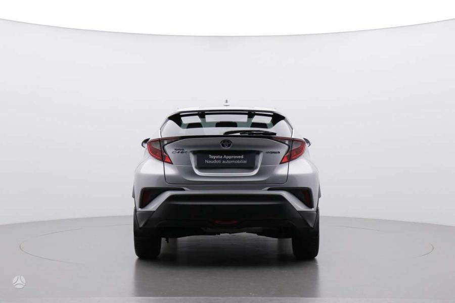Grey Toyota C-HR 2023 in Vilnius, with an engine capacity of 1.80 L and mileage of 52 thousand km for 22900 €, photo 5 on AUTOMOTO.COM.LV