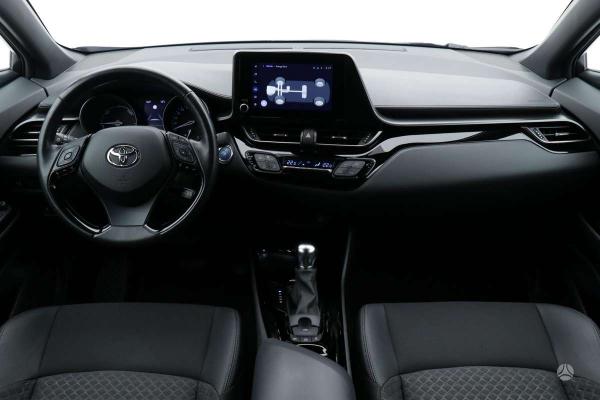 Grey Toyota C-HR 2023 in Vilnius, with an engine capacity of 1.80 L and mileage of 52 thousand km for 22900 €, photo 7 on AUTOMOTO.COM.LV