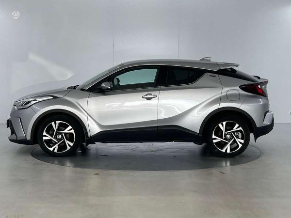 Серый Тойота C-HR 2023 в Вильнюс, объемом двигателя 1.80 л и пробегом 51 тыс. км за 22900 €, фото 3 на AUTOMOTO.COM.LV