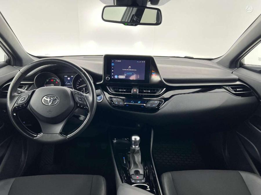 Grey Toyota C-HR 2023 in Vilnius, with an engine capacity of 1.80 L and mileage of 51 thousand km for 22900 €, photo 8 on AUTOMOTO.COM.LV