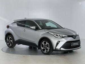 Grey Toyota C-HR 2023 in Vilnius, with an engine capacity of 1.80 L and mileage of 51 thousand km for 22900 €, photo 16 on AUTOMOTO.COM.LV