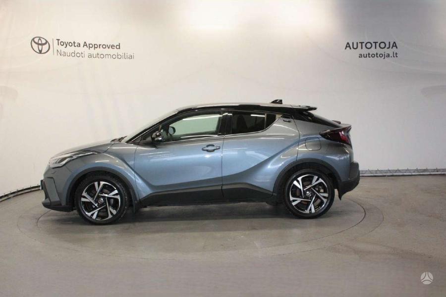 Grey Toyota C-HR 2023 in Kaunas, with an engine capacity of 1.80 L and mileage of 156 thousand km for 21900 €, photo 3 on AUTOMOTO.COM.LV