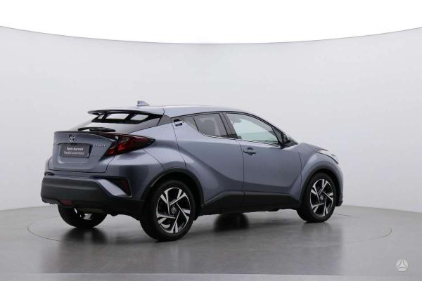 Pelēks Toyota C-HR 2023 Viļņa, ar dzinēja tilpumu 1.80 L un nobraukumu 48 tūkst. km par 22900 €, foto 3 vietnē AUTOMOTO.COM.LV