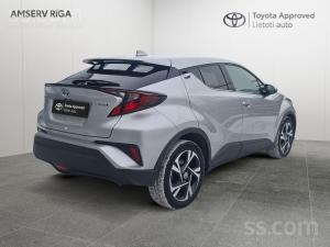 Pelēks Toyota C-HR 2023 Rīga, ar dzinēja tilpumu 1.80 L un nobraukumu 50 tūkst. km par 22900 €, foto 2 vietnē AUTOMOTO.COM.LV