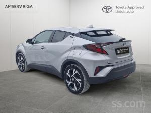 Pelēks Toyota C-HR 2023 Rīga, ar dzinēja tilpumu 1.80 L un nobraukumu 50 tūkst. km par 22900 €, foto 4 vietnē AUTOMOTO.COM.LV