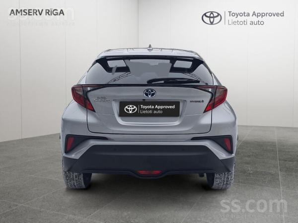Grey Toyota C-HR 2023 in Riga, with an engine capacity of 1.80 L and mileage of 50 thousand km for 22900 €, photo 6 on AUTOMOTO.COM.LV