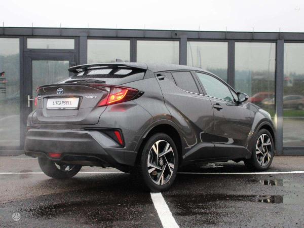 Pelēks Toyota C-HR 2023 Viļņa, ar dzinēja tilpumu 1.80 L un nobraukumu 146 tūkst. km par 21450 €, foto 3 vietnē AUTOMOTO.COM.LV
