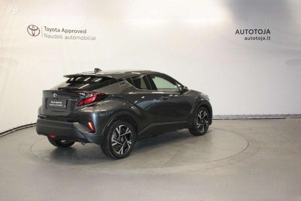 Серый Тойота C-HR 2023 в Каунас, объемом двигателя 1.80 л и пробегом 77 тыс. км за 23500 €, фото 2 на AUTOMOTO.COM.LV