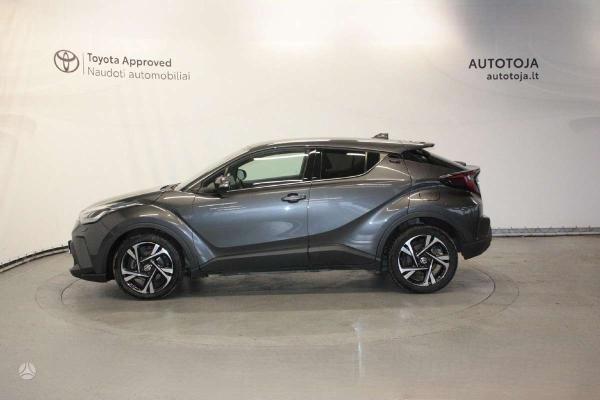 Серый Тойота C-HR 2023 в Каунас, объемом двигателя 1.80 л и пробегом 77 тыс. км за 23500 €, фото 3 на AUTOMOTO.COM.LV