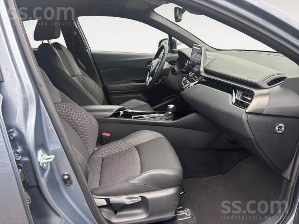 Pelēks Toyota C-HR 2023 Rīga, ar dzinēja tilpumu 1.80 L un nobraukumu 48 tūkst. km par 22900 €, foto 6 vietnē AUTOMOTO.COM.LV