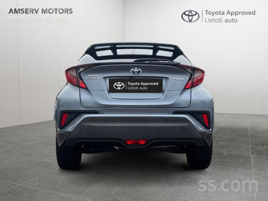 Pelēks Toyota C-HR 2023 Rīga, ar dzinēja tilpumu 1.80 L un nobraukumu 47 tūkst. km par 22900 €, foto 5 vietnē AUTOMOTO.COM.LV