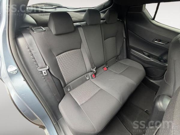 Pelēks Toyota C-HR 2023 Rīga, ar dzinēja tilpumu 1.80 L un nobraukumu 47 tūkst. km par 22900 €, foto 7 vietnē AUTOMOTO.COM.LV
