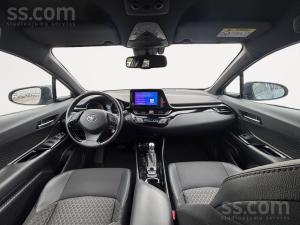 Pelēks Toyota C-HR 2023 Rīga, ar dzinēja tilpumu 1.80 L un nobraukumu 47 tūkst. km par 22900 €, foto 9 vietnē AUTOMOTO.COM.LV