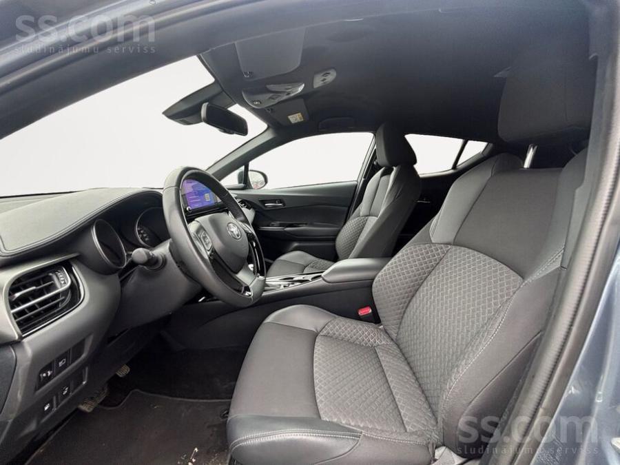 Pelēks Toyota C-HR 2023 Rīga, ar dzinēja tilpumu 1.80 L un nobraukumu 47 tūkst. km par 22900 €, foto 12 vietnē AUTOMOTO.COM.LV